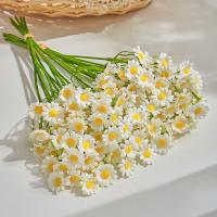China Wholesale of small Daisy artificial flowers, European-style dining table decorations, chamomile bouquets, flower art and silk flowers for sale