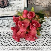 China Simulated 7-head artificial fake silk bouquet with high-end feeling for weddings, decorative flower arrangement in living rooms, plastic roses for sale