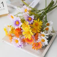 China Simulated flower chamomile decoration, fake flower mall living room decoration, flower bouquet, plastic dried flower table decoration, small daisy for sale