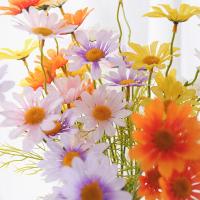 China Simulated flower chamomile decoration, fake flower mall living room decoration, flower bouquet, plastic dried flower table decoration, small daisy for sale