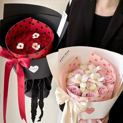 China Mother's Day Flower Bouquet Paper Popular Waltz Polka Dot One-Piece Shaped Sheet for Floral Arrangements for sale