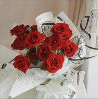 China Retro English newspaper, kraft paper, Valentine's Day bouquet wrapping paper, rose flower packaging material, roll wrapping paper for flowers for sale