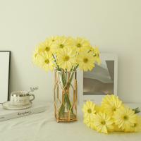 China Three pieces of faux silk fabric made of summer chrysanthemum artificial flowers for home wedding decoration, with a high-end feel, are finished faux flowers for sale
