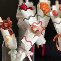 China 57*57cm Wave Wind Flower Paper Waterproof Floral Flower Packaging Paper Shipping Time 30-45 Days for sale