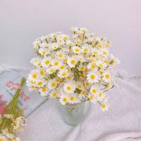 China Wholesale from the manufacturer of ins chamomile artificial flower bouquets, small daisies, artificial flowers, living room decoration, table flowers, and decorative bouquets for sale