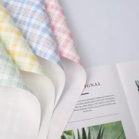 China Two-color checkered retro Ouya paper-wrapped flower paper checkered gift flower packaging bouquet wrapping paper wholesale materials for sale