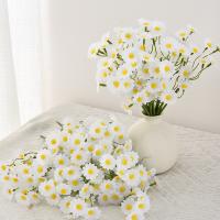 China Daisy bouquet with fake flowers, European style living room dining table flower arrangement decoration, dried chamomile bouquet, wild chrysanthemum imitation flowers for sale