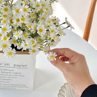 China Ins Chamomile Simulation Flower Bundle Daisy Fake Flower Living Room Decoration Table Flower Bouquet Photography Props for sale