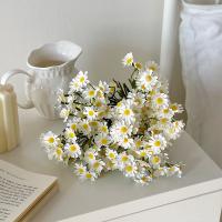 China Ins Chamomile Simulation Flower Bundle Daisy Fake Flower Living Room Decoration Table Flower Bouquet Photography Props for sale