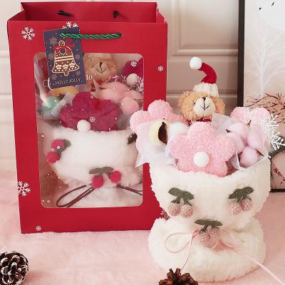China Valentine's Day and Christmas gifts for your girlfriend and best friend: setting up a stall with dolls, bouquets, handmade plush toys, and flower gifts for sale