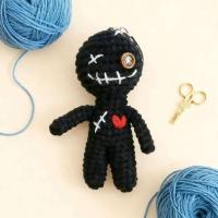 China Black Color Evil Crochet Doll Customized Knitting Cursed Doll with Red Heart Handmade Keychain Hanger for pp Stuffed Plush Doll for sale