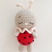 China Cute Mini Crochet Baby Ladybug Toy Soft Amigurumi Bee Doll with Organic Cotton Fabric PP Cotton Filling Mesh Lining for sale