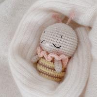 China Cute Mini Crochet Baby Ladybug Toy Soft Amigurumi Bee Doll with Organic Cotton Fabric PP Cotton Filling Mesh Lining for sale
