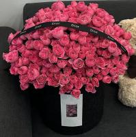China Valentines Day & Mother's Day Bouquet Preserved Sophie Roses & Lifelike Soap Flowers Elegant Gift in Huggable Bucket for sale