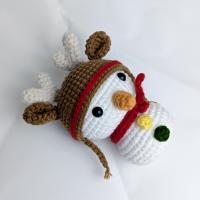 China Handmade Crochet Snowman Toy with Reindeer Hat Stuffed Animal for Home Decor and Gifts for sale