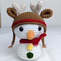 China Handmade Crochet Snowman Toy with Reindeer Hat Stuffed Animal for Home Decor and Gifts for sale