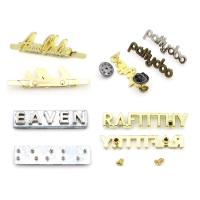 China Custom Zinc Alloy Metal Logo Plates for Handbags Hypoallergenic Corrosion Resistant 1-5cm Sizes for sale