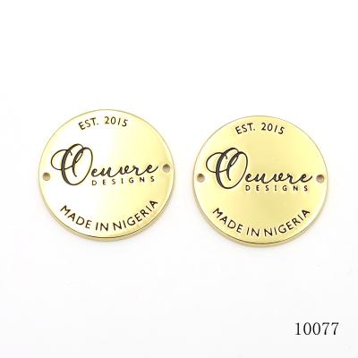 China Custom 38mm Gold Metal Logo Tag Round Bag Charm with Black Oil Text for Brand Name Tags for sale