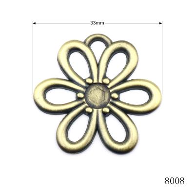 China Brushed Anti Brass Flower Shape Zinc Alloy Logo Tag for Handbags Hardware Accessories for sale