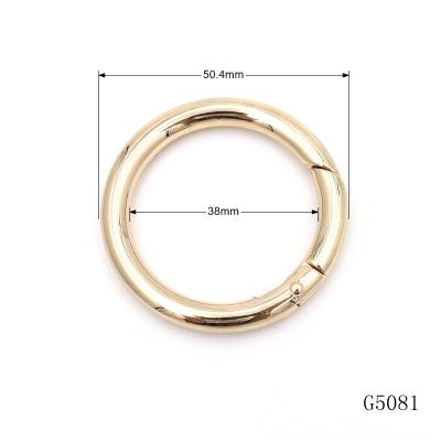 China Gold Plated Round Circle Carabiner Metal Ring Accessories 28mm Spring Gate for sale