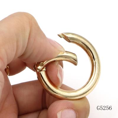 China 25mm Zinc Alloy Round Carabiner Gold Galvanized Spring Push Gate O Ring Clasp 10kg Load for Keychain for sale