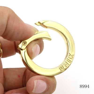 China Inner diameter 30mm gold spring trigger open O ring personalized flat round carabiner for sale