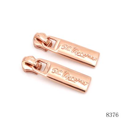 China Custom Rose Gold Metal Zip Puller Tag for Handbags with Logo Engraving Zinc Alloy 30mm for sale