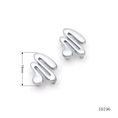 China Custom Zinc Alloy Metal Logo Tag 15mm with 4-Post Mounting for Hats and Apparel for sale