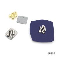 China Golden Polish Custom Shape Metal Logo Zinc Alloy Small Brand  Logo Label  For Handbags Clothing Caps for sale