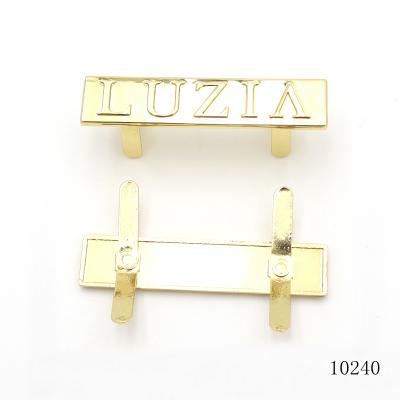 China Custom Embossed Zinc Alloy Metal Nameplate Double Prongs Brand Logo Tag for Bag 25mm for sale