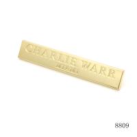 China Custom embossed zinc alloy metal logo plate gold rectangular bag name label with back prongs for leather handbag hardware for sale