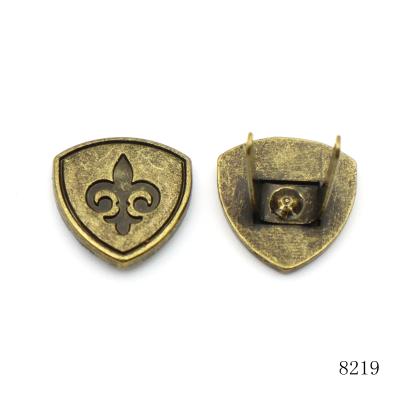 China Custom Embossed Logo Metal Name Plates for Handbags, Antique Bronze Shield Shape Engraved Nameplate, Personalized Metal Name Tag Hardware Accessories for Bags for sale