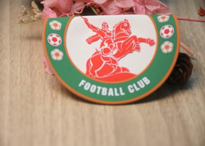 China Custom Raised Silicone Logo Patches on White Microfibre Background for Garments OEM for sale