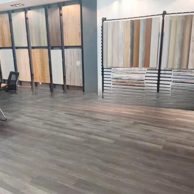 China Grey LVT Piso Vinilico 5mm SPC Vinyl Flooring with Underlay Included for sale