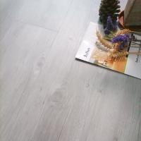 China Customized Wood Grain Finish Vinyl Plank SPC Flooring for Transportation Industry for sale