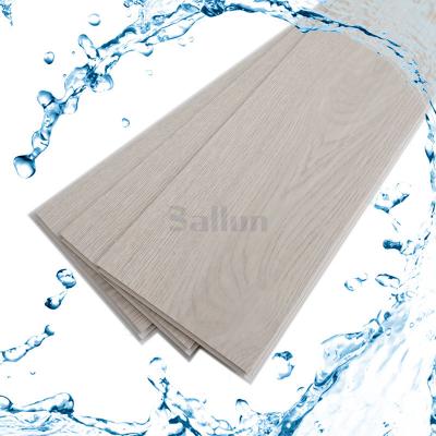 China Waterproof and Wear Resistant SPC Flooring in Gray Wood Veneer with Click Lock System for sale