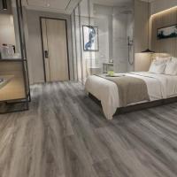 China Glue-free Installation Badminton Court PVC Vinyl Plastic Flooring Tile with Coating UV for sale