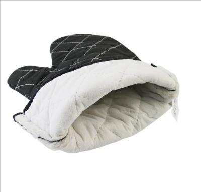China Silk Printing Customized Printed Oven Mitts Convenient Hanger Loop for sale