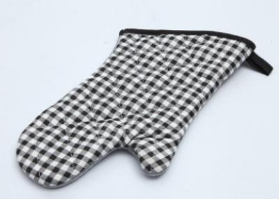 China Customized Patterns  Adult Microwave Oven Gloves Cotton Material Heat Insulation for sale