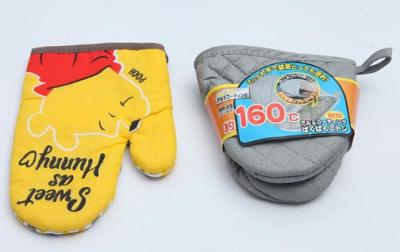 China Colorful High Temp Heat Resistant Oven Gloves Fireproof Thickened Plain Design for sale