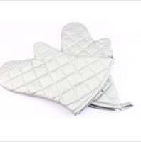 China Waterproof Protective Silver Oven Mitts Hook Design For  Indoor  Outdoor for sale