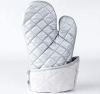 China Washable Silver Oven Gloves , Heat Proof Kitchen Gloves Heat Transfer Printing for sale