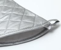 China Anti Scratch Silver Oven Mitts Waterproof  High Temperature Resistance for sale
