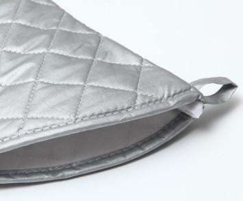 China Anti Scratch Silver Oven Mitts Waterproof  High Temperature Resistance for sale