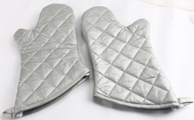 China Comfortable Silver Fireproof Oven Gloves  For Home Restaurant Kitchen for sale