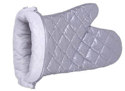 China Safty Silver Oven Mitts Heat Resistant  For Home Restaurant  Kitchen Use for sale