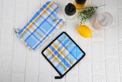China Heat Resistant Plaid Cloth Oven Mitts And Pot Holder With Hanging Hoop for sale