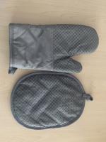 China Cotton Cloth Oven Glove And Pot Holder Set With Non Slip Silicone Spot for sale
