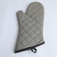 China Quilted Terry Cloth Lining Heat Resistant Oven Mitts Flame Retardant Coating for sale