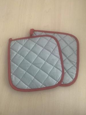China Multifunction Factory Price Kitchen Heat Resistant Pot Holders and Oven Mitts for sale